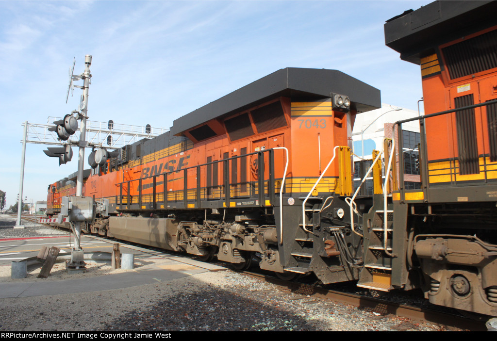 BNSF 7043